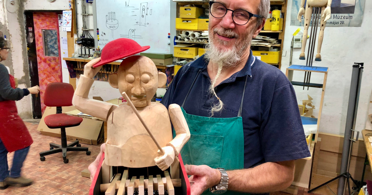 Puppets in Prague Weekend Workshop: Automata Designs (online) - BOOM